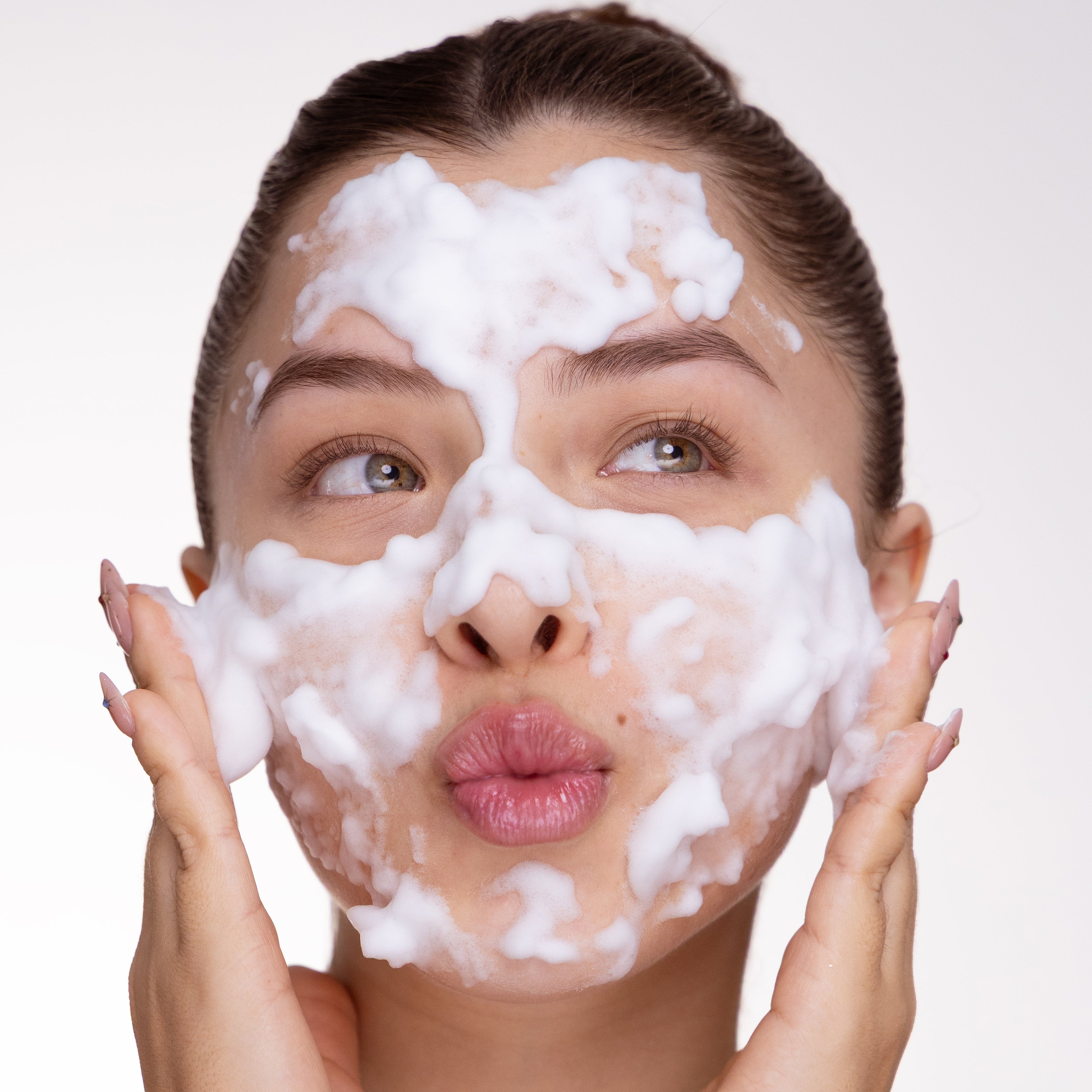 REFRESH & REVITALIZE CLEANSING FOAM – Adara Comséticos