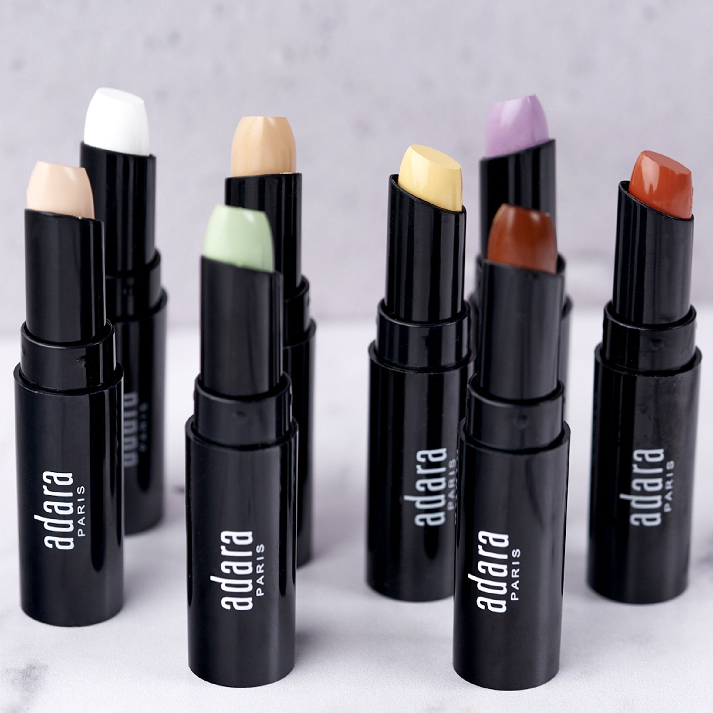 CORRECTOR EN BARRA – Adara Comséticos